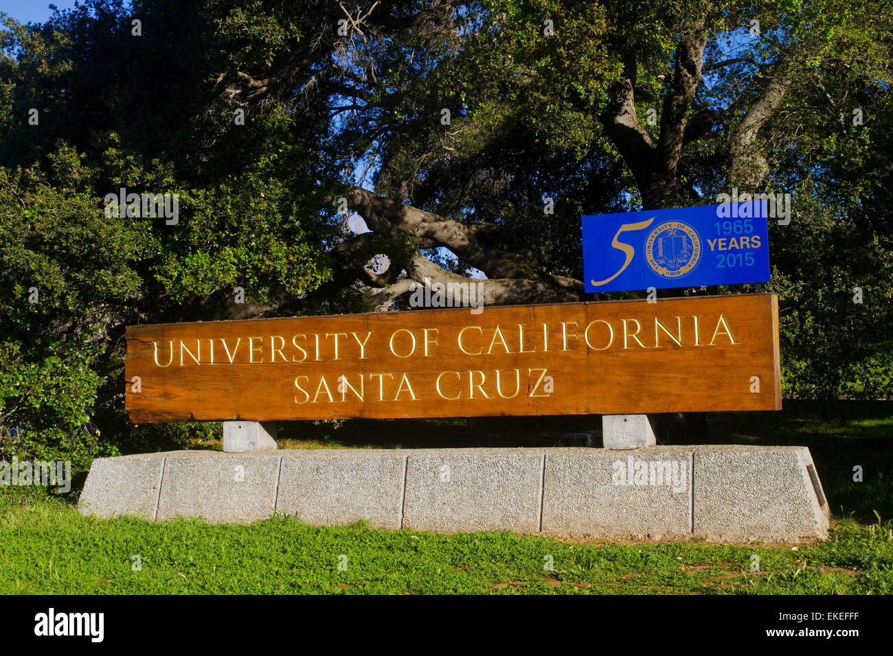 USA California Santa Cruz University California Welcome Sign Stock ...