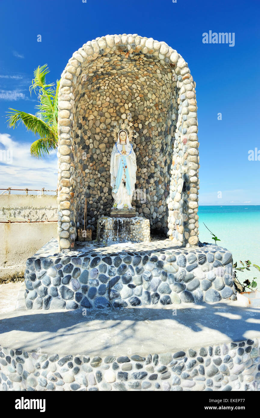 Woman statue on rock hi-res stock photography and images - Alamy