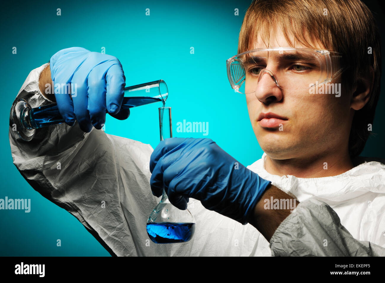 Scientist pouring liquid measuring beaker hi-res stock photography and ...