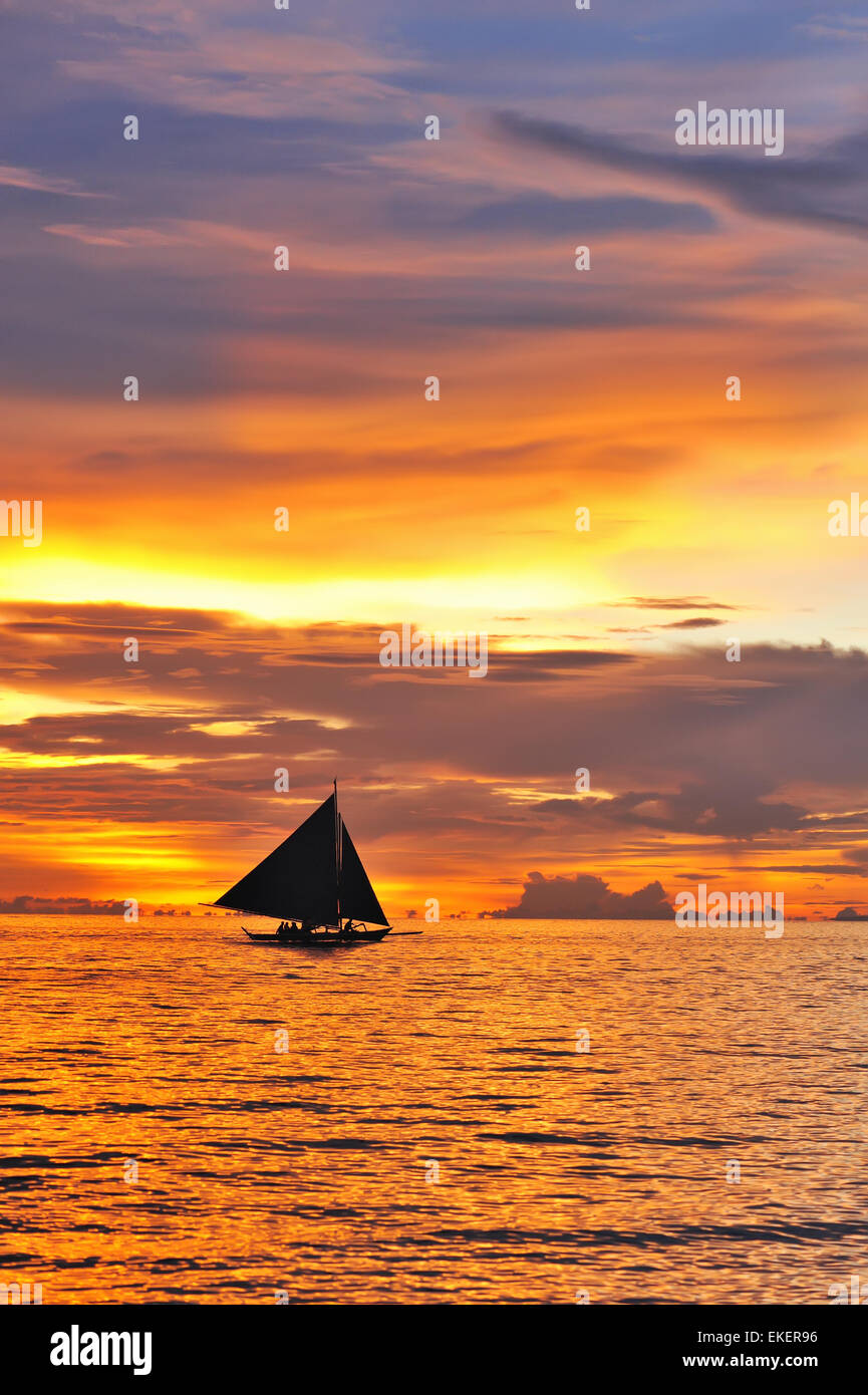 Beautiful sunset in the philippines hi-res stock photography and images ...