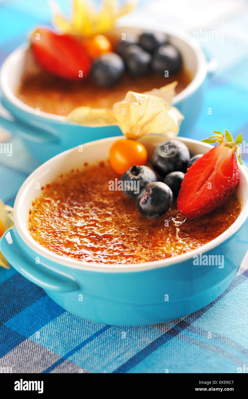 Creme brulee (cream brulee, burnt cream Stock Photo - Alamy
