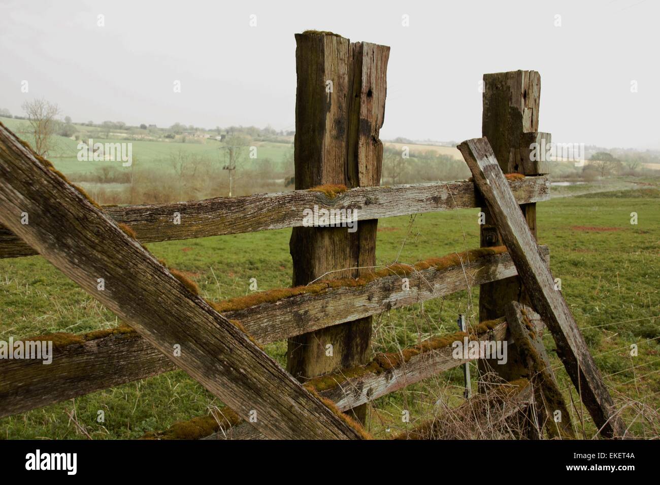 Broken Fence, English Countryside, Farm Field Stock Photo - Alamy
