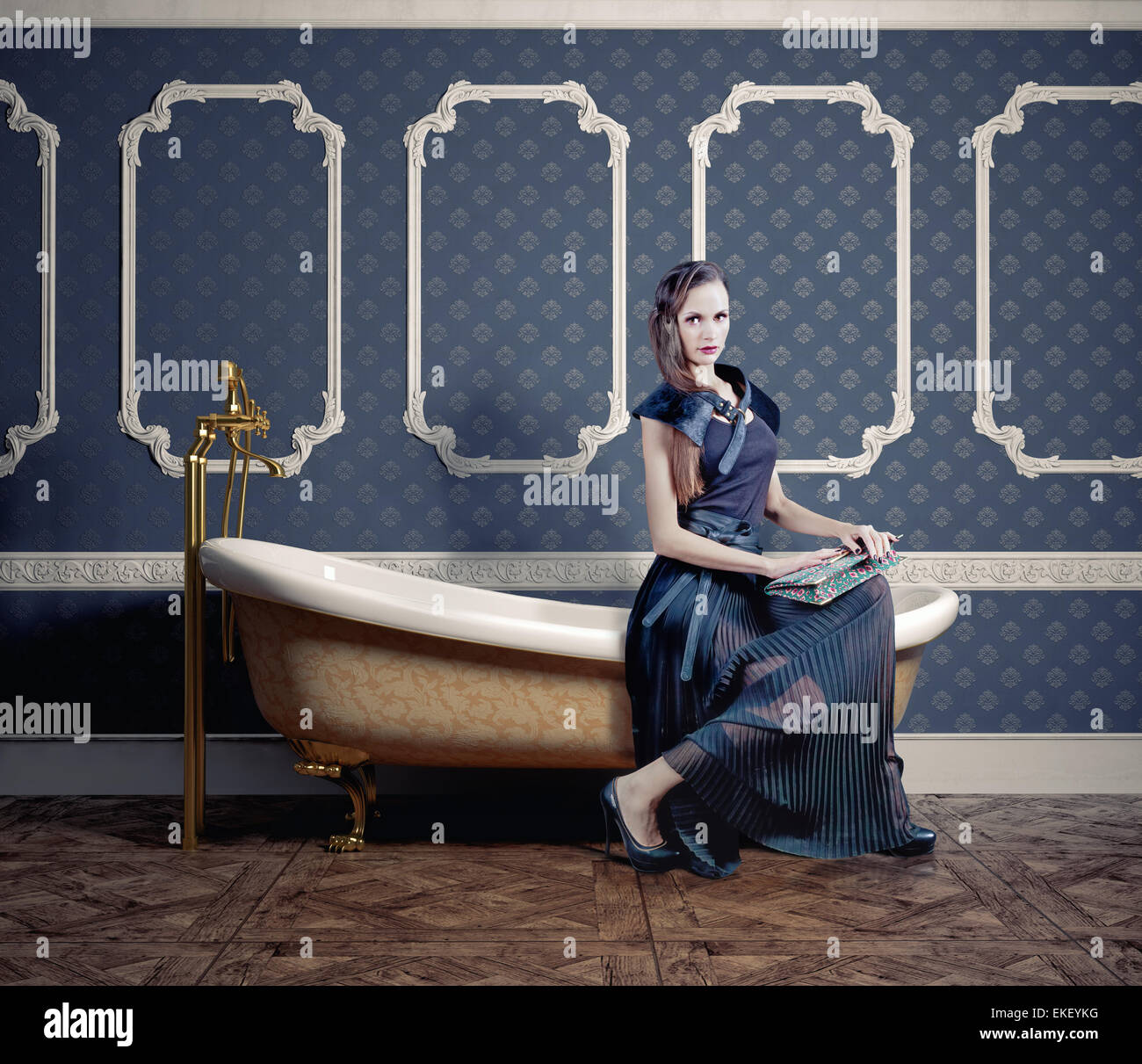 Woman vintage bathtub hi-res stock photography and images - Alamy