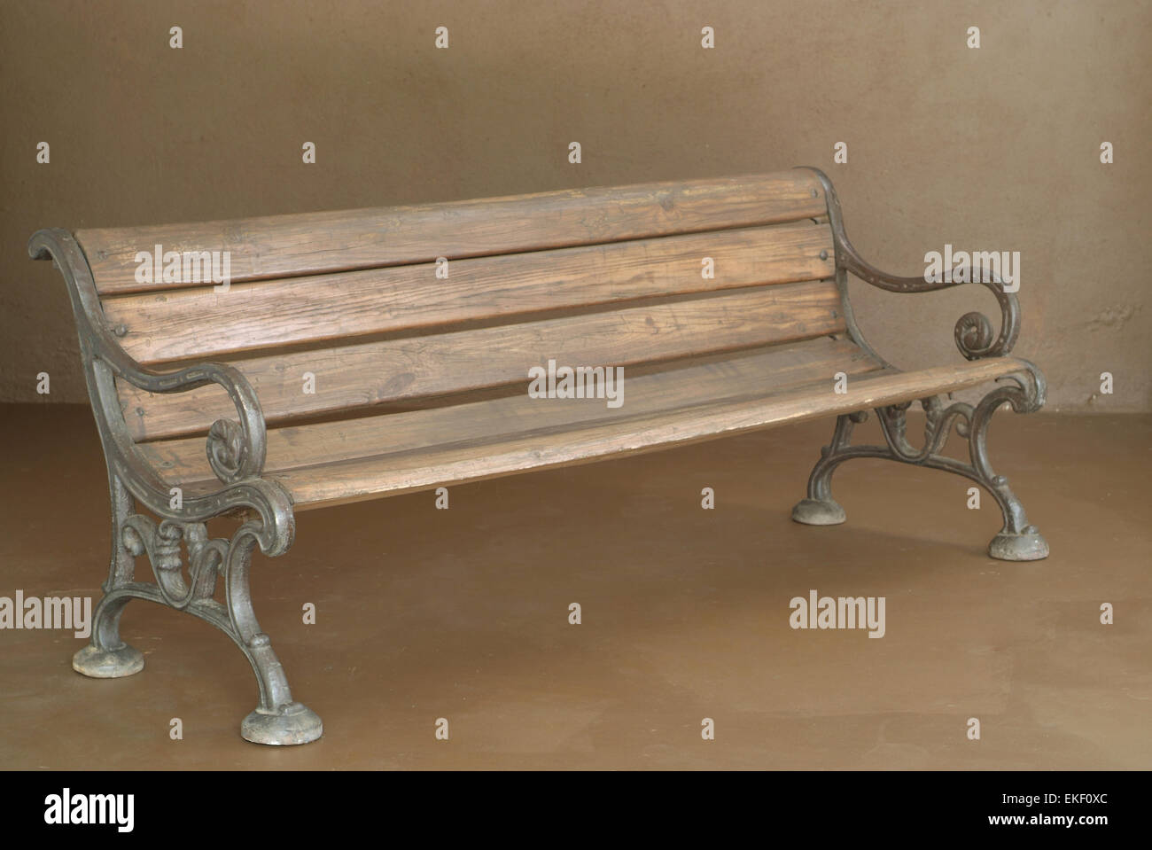 Classic wooden bench Stock Photo - Alamy