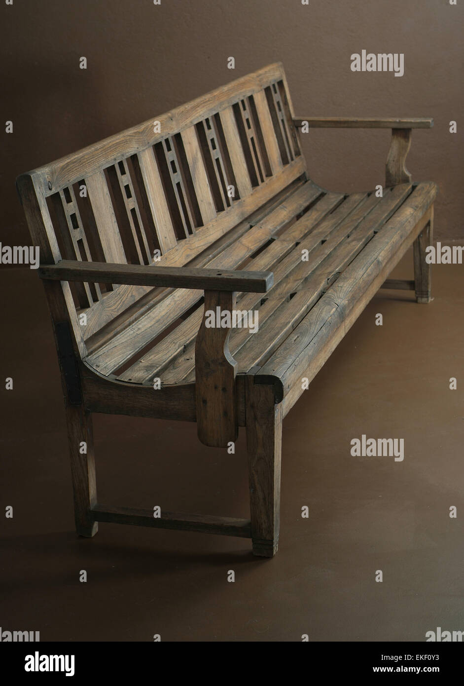 Classic wooden bench Stock Photo - Alamy