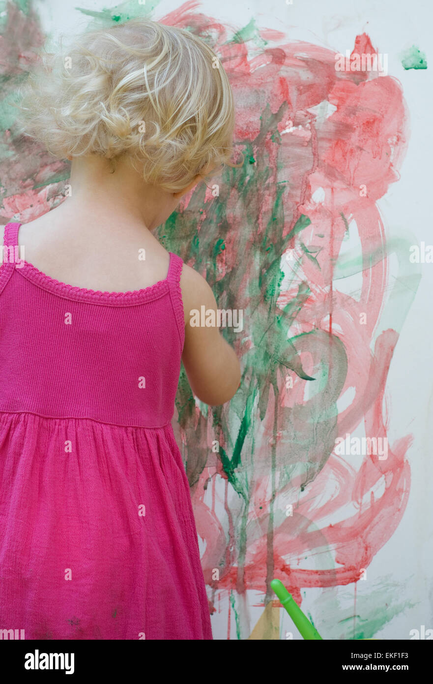 Little girl artist Stock Photo - Alamy