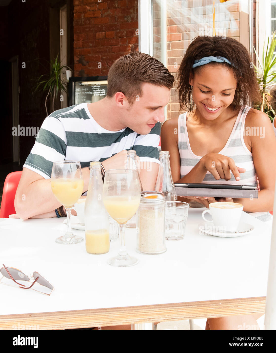 People talking over coffee hi-res stock photography and images - Alamy