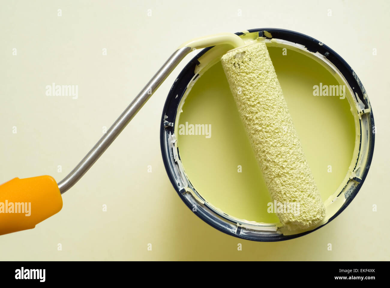 Round paint tin Stock Photo - Alamy