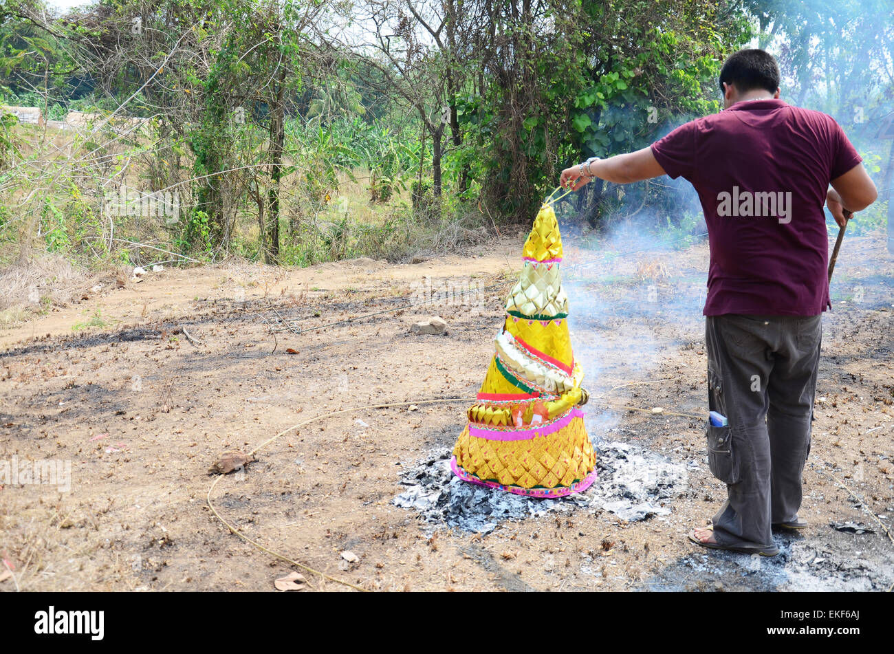 Burn joss paper or hell money Chinese Culture in The Qingming Festival ...