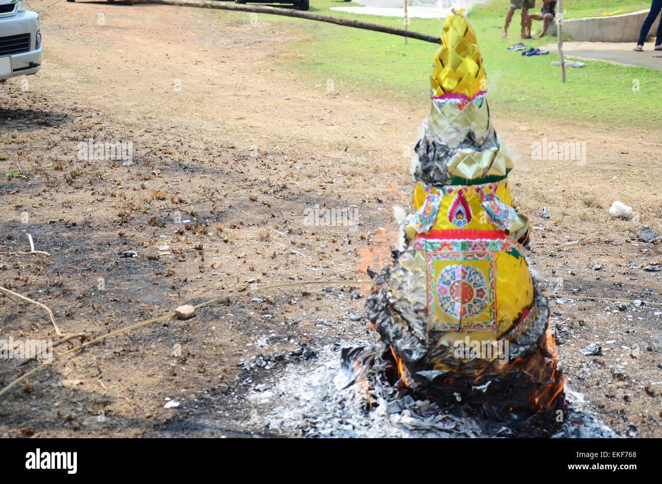 Burn joss paper or hell money Chinese Culture in The Qingming Festival ...