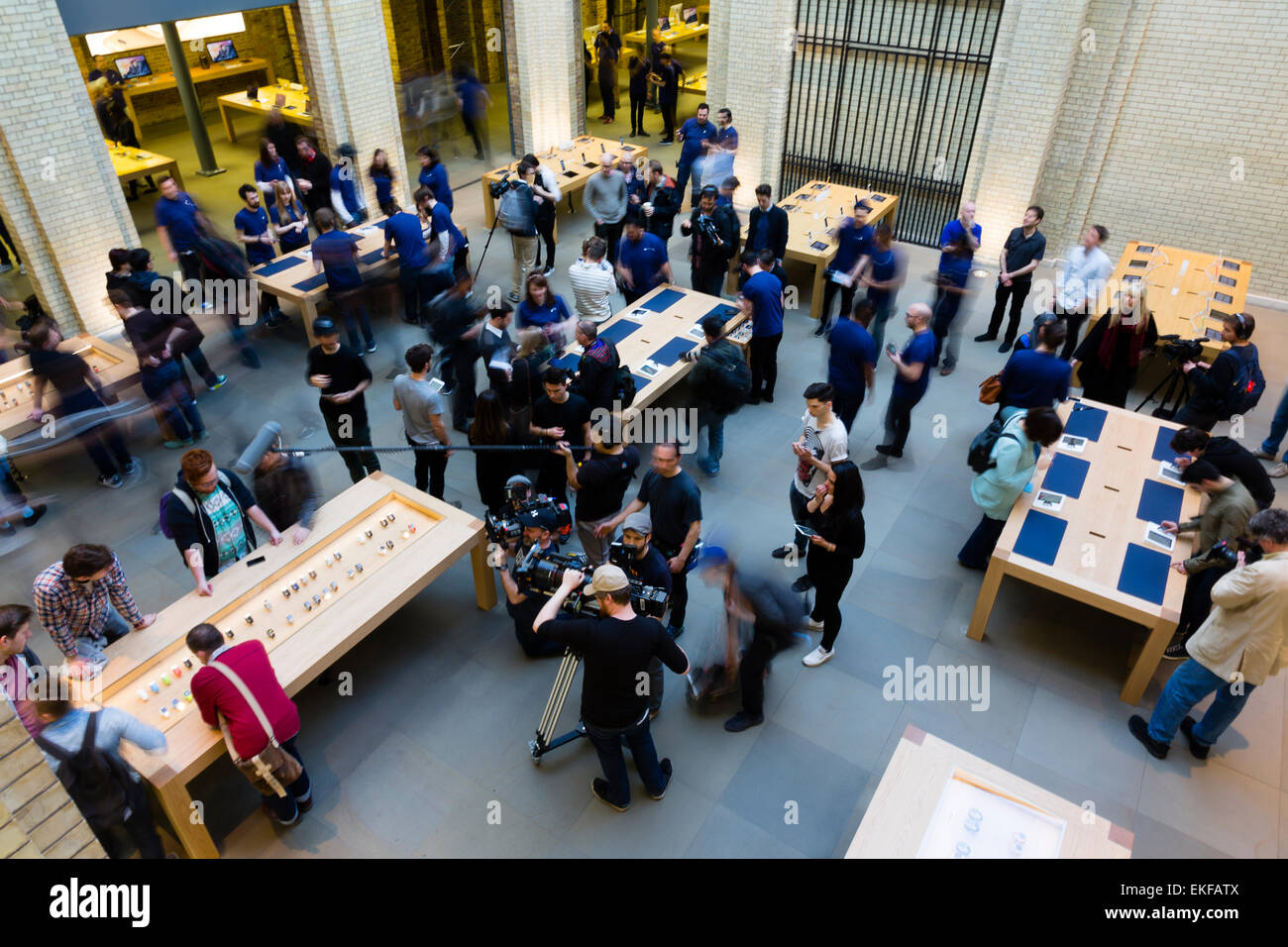 London, UK. 10th April, 2015. Apple Watch unveiled at Covent Garden ...
