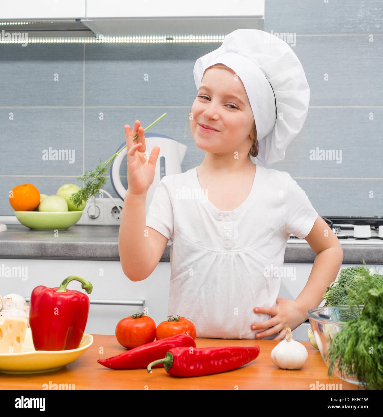 little girl in kitchen Stock Photo - Alamy