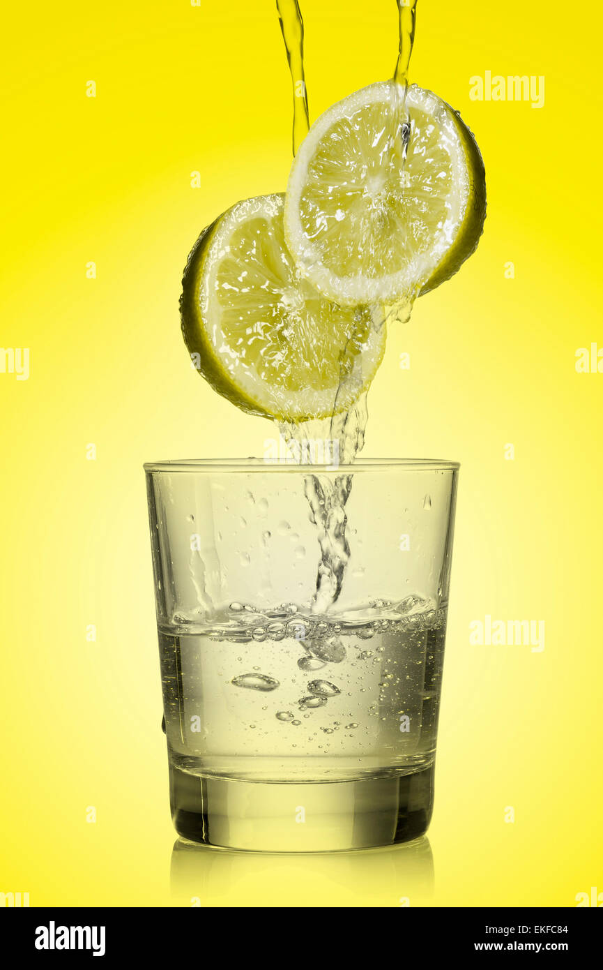 Flowing drink lime slice close hi-res stock photography and images - Alamy
