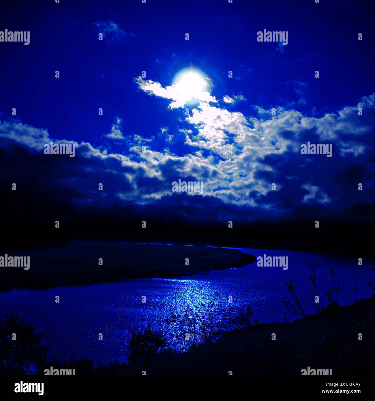 Moonlight river scene hi-res stock photography and images - Alamy