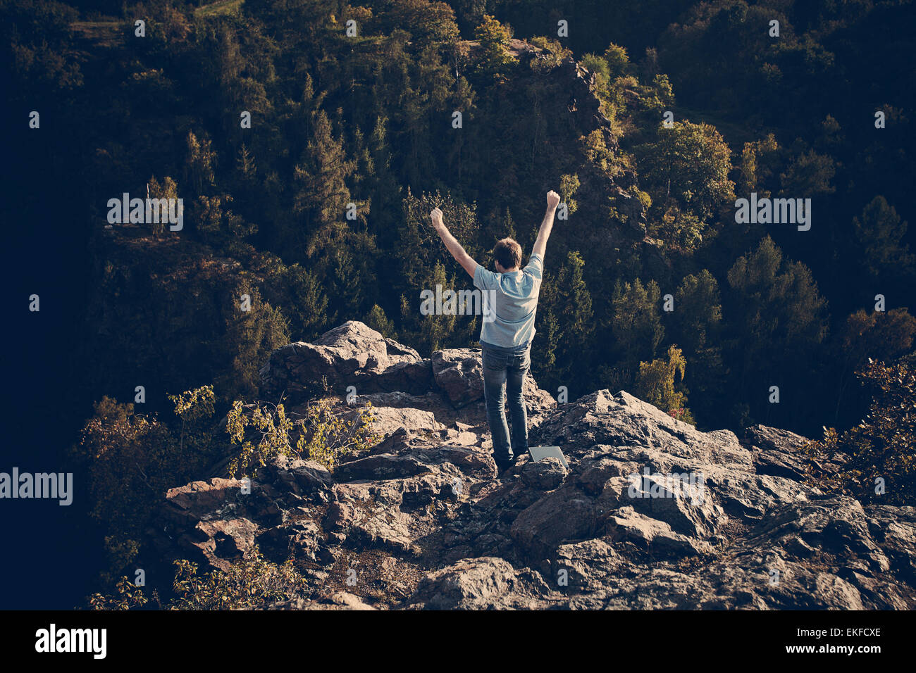 People standing on a rock hi-res stock photography and images - Alamy
