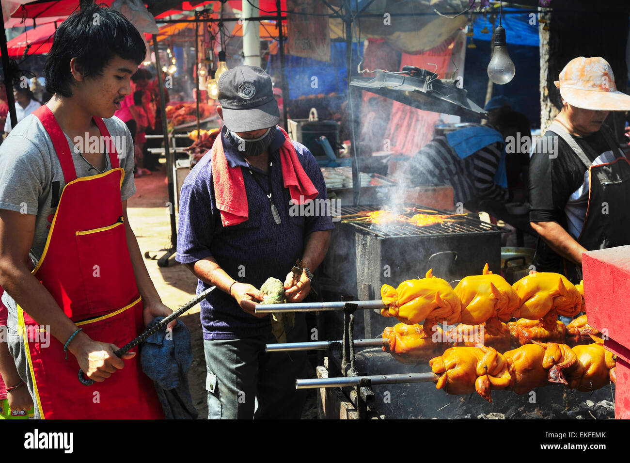 Man eating chicken hi-res stock photography and images - Alamy