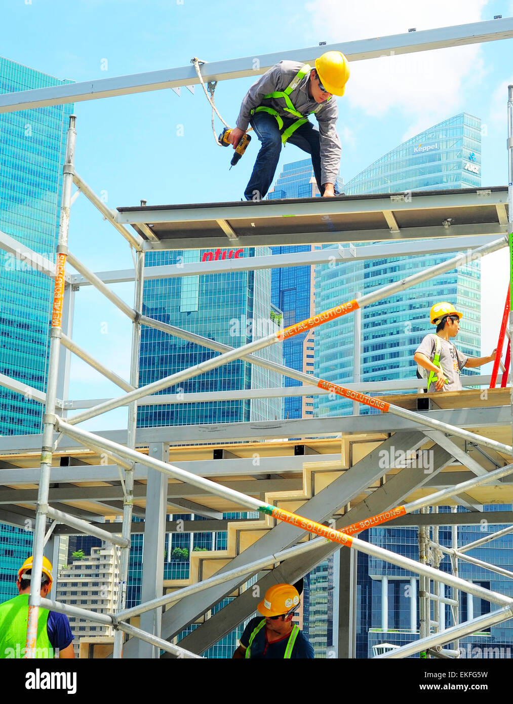 Construction workers on skyline hi-res stock photography and images - Alamy
