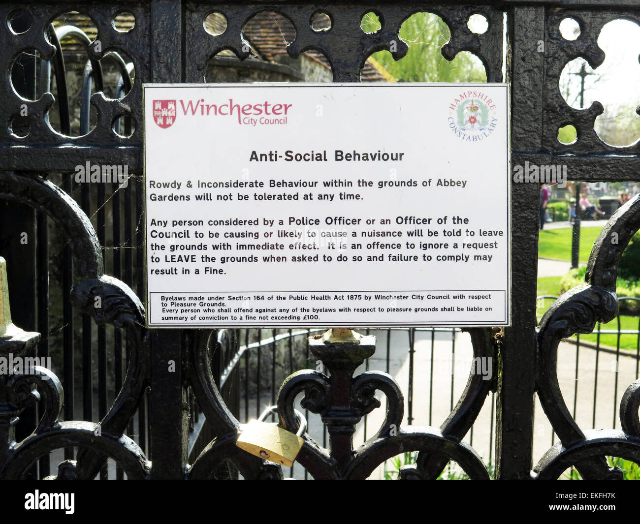 Anti social hi-res stock photography and images - Alamy