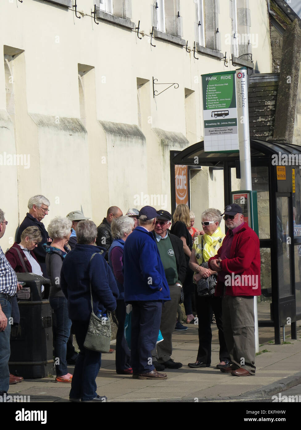 Bus stop queue hi-res stock photography and images - Alamy