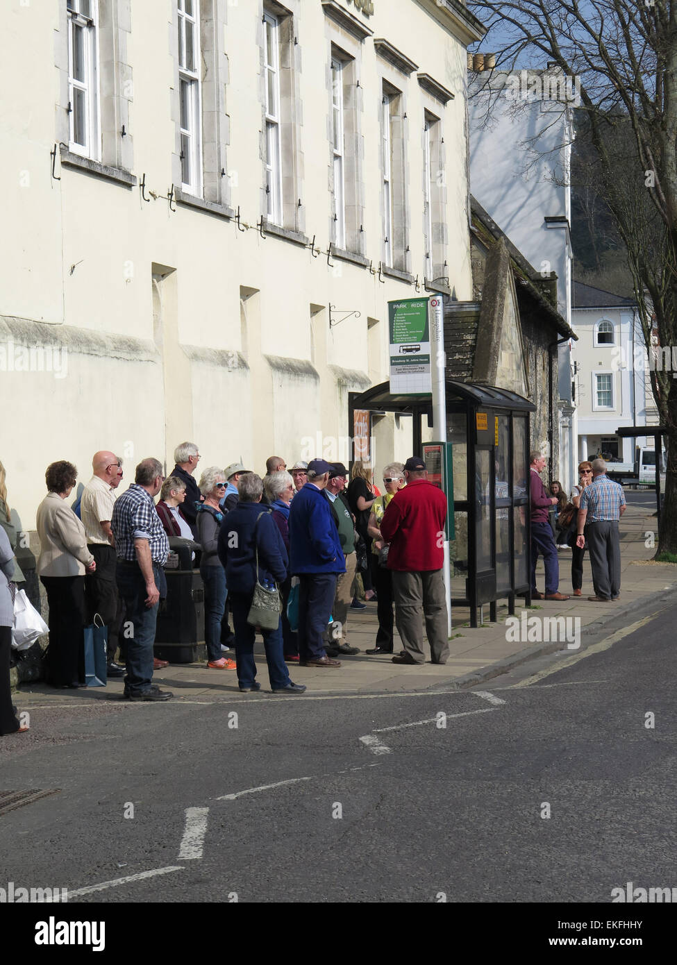 Bus stop queue hi-res stock photography and images - Alamy