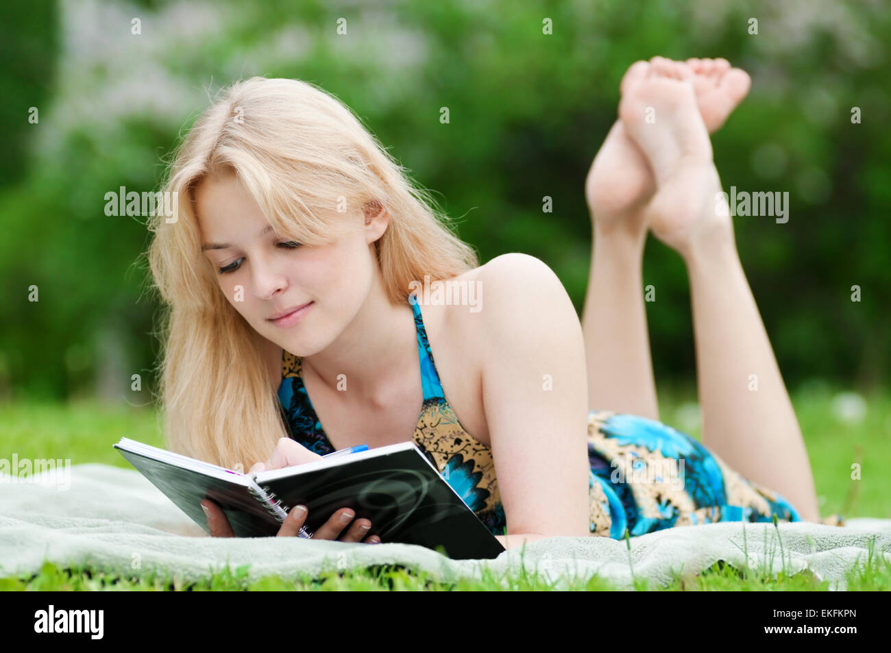 Beautiful young woman read book Stock Photo - Alamy