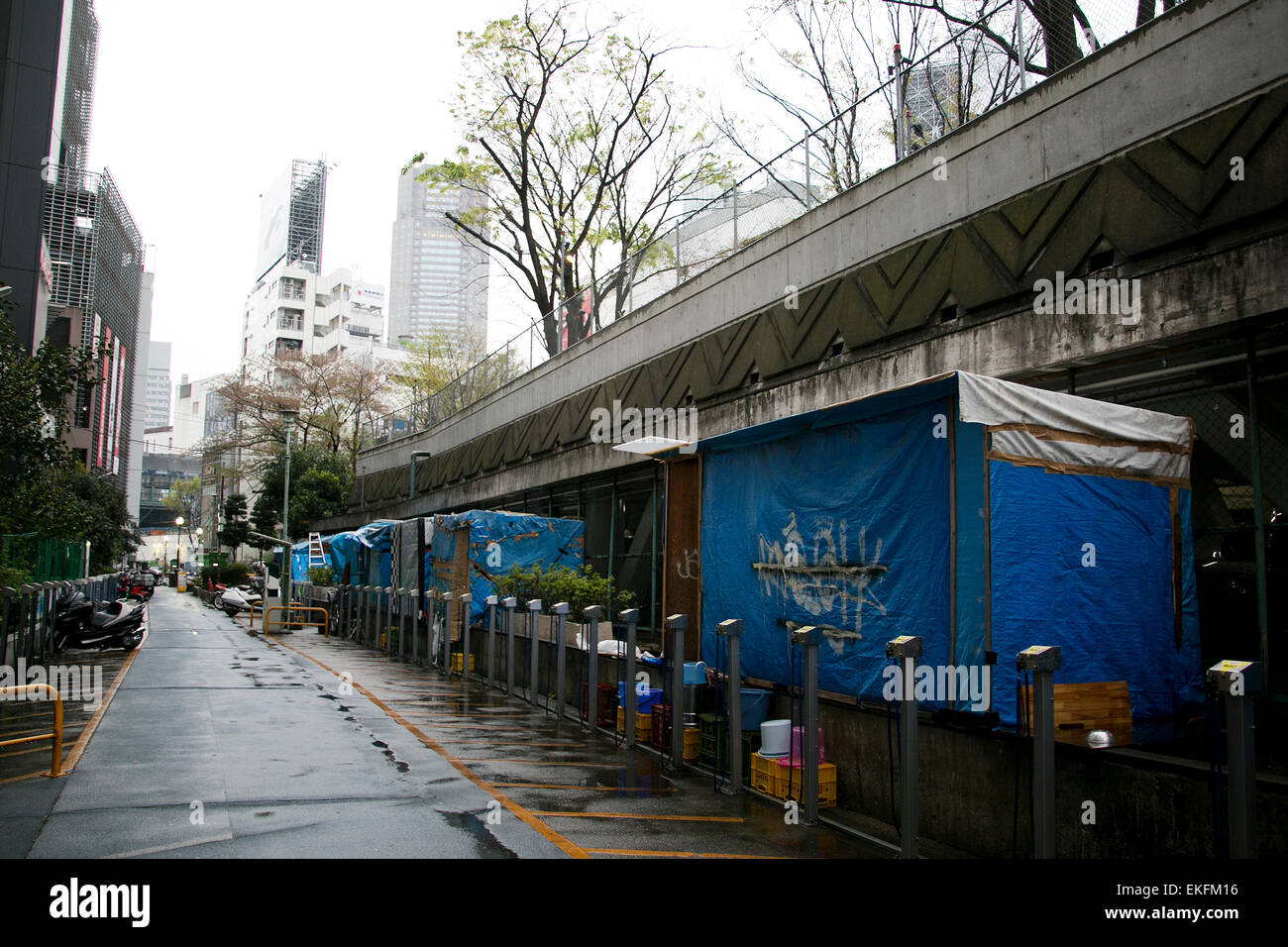 Tokyo homeless park hi-res stock photography and images - Alamy