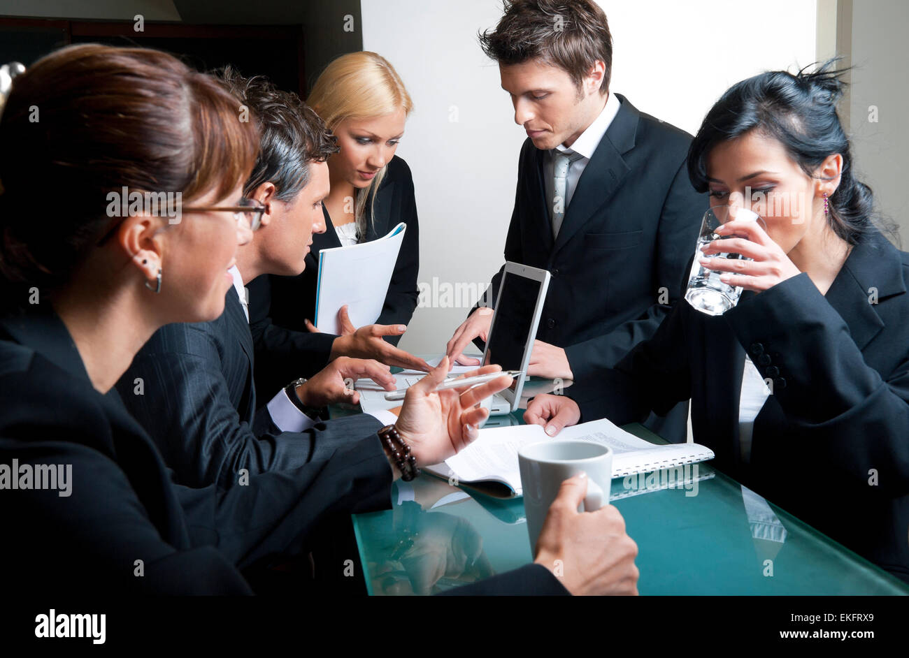 Business people solving problems hi-res stock photography and images ...