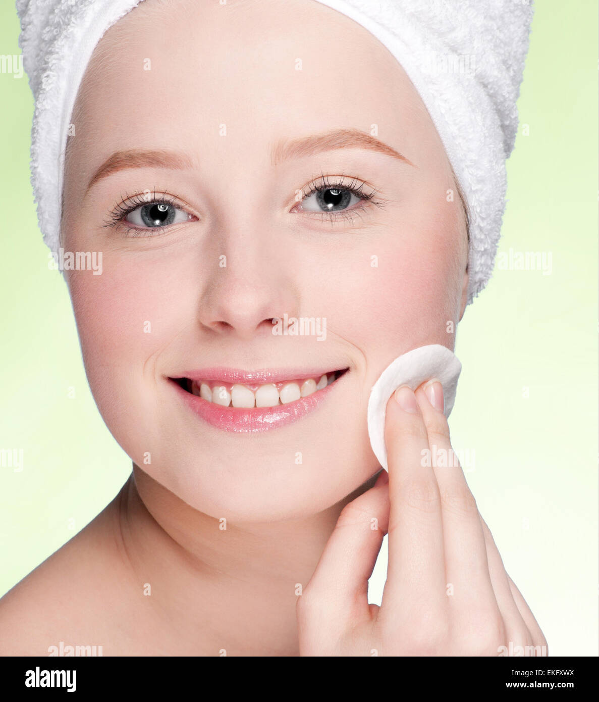 Close-up face of young woman applying sponge Stock Photo - Alamy
