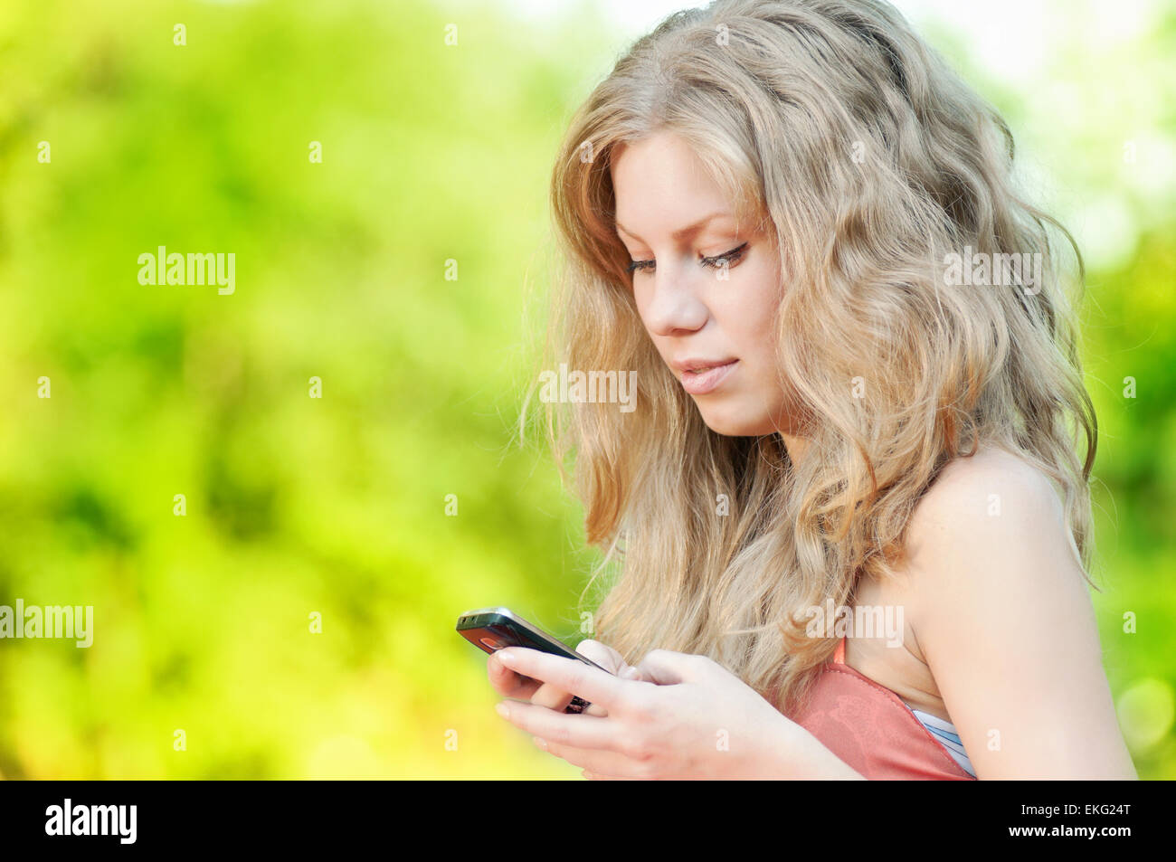 Woman texting on mobile phone Stock Photo - Alamy