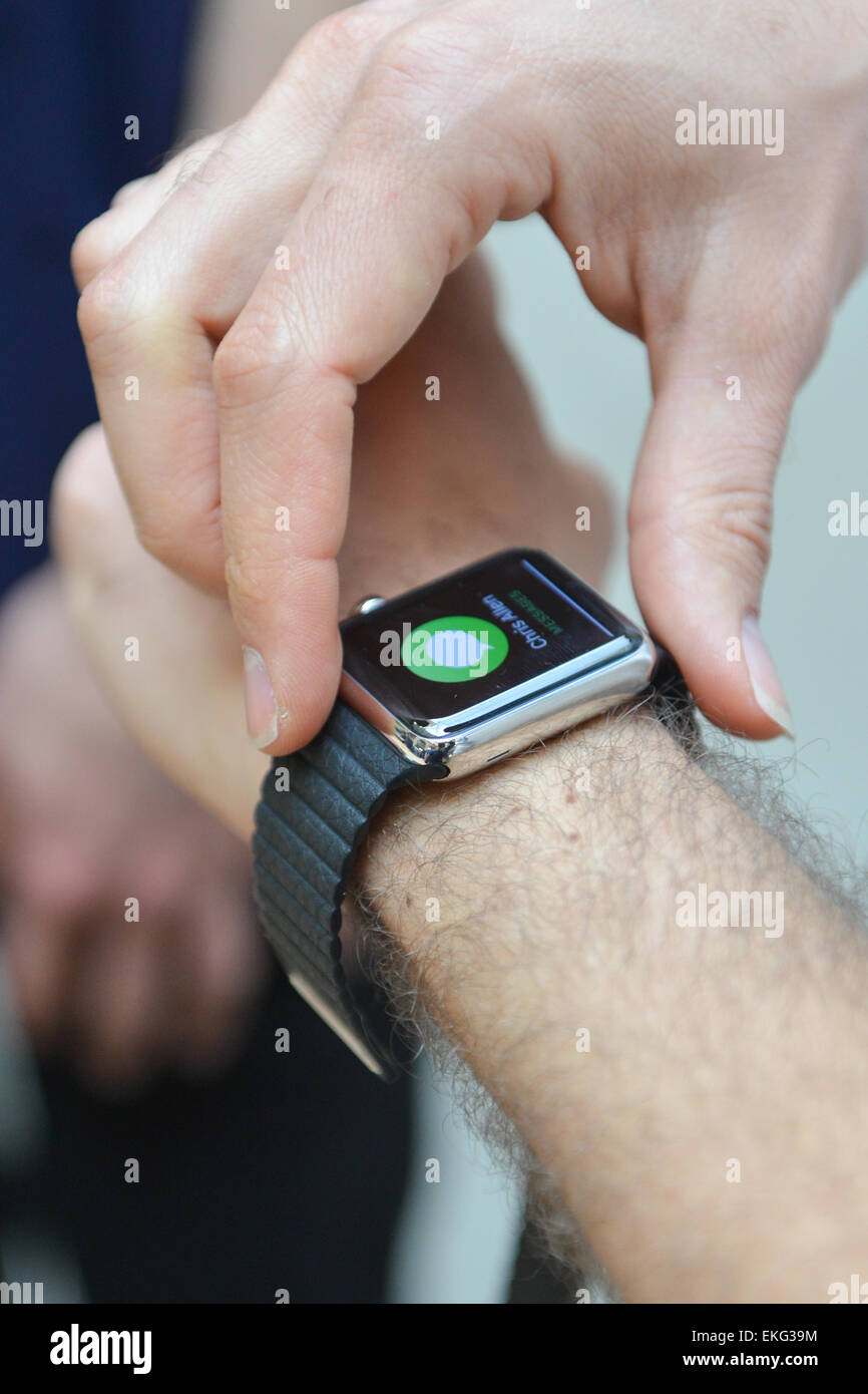 Covent Garden, London, UK. 10th April 2015. The Apple Watch is now ...