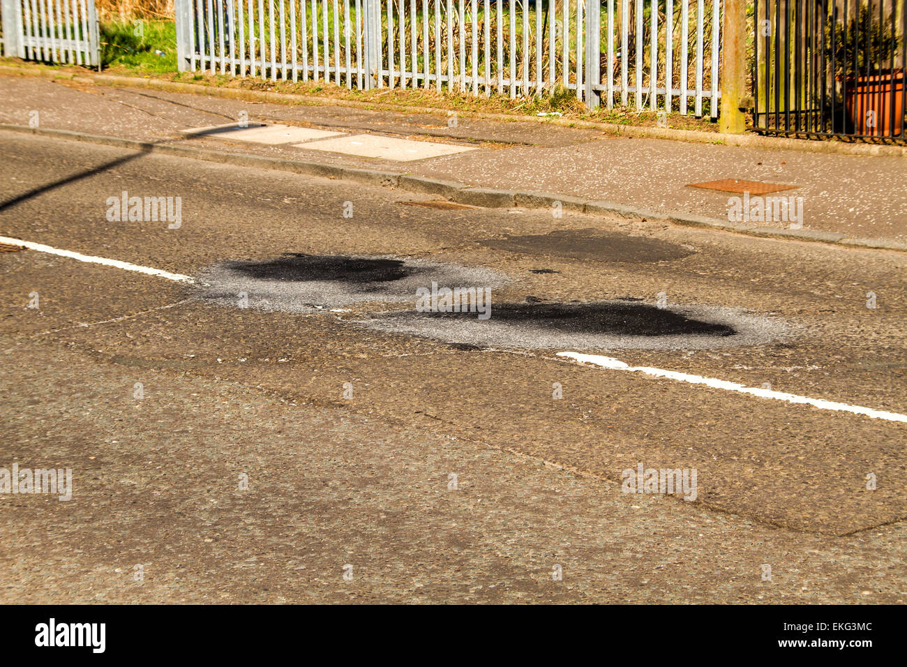 Dundee, Scotland, UK, 10th April, 2015. More than 70 potholes are ...
