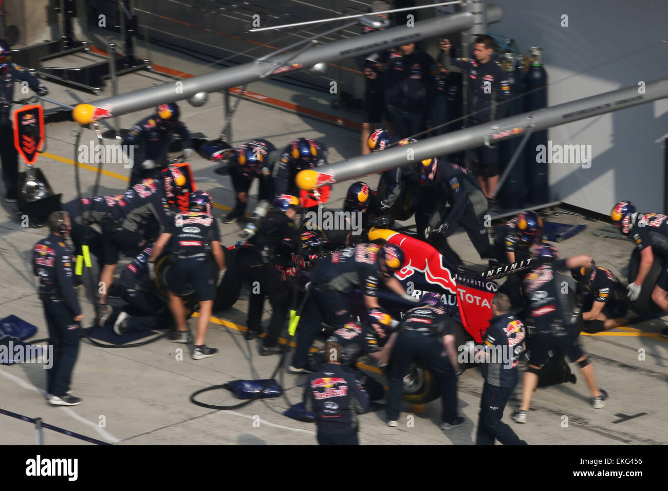 Pit crew red bull formula hi-res stock photography and images - Alamy