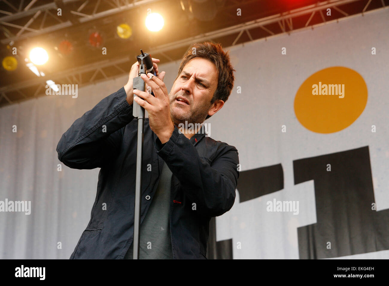 Terry hall singing hi-res stock photography and images - Alamy