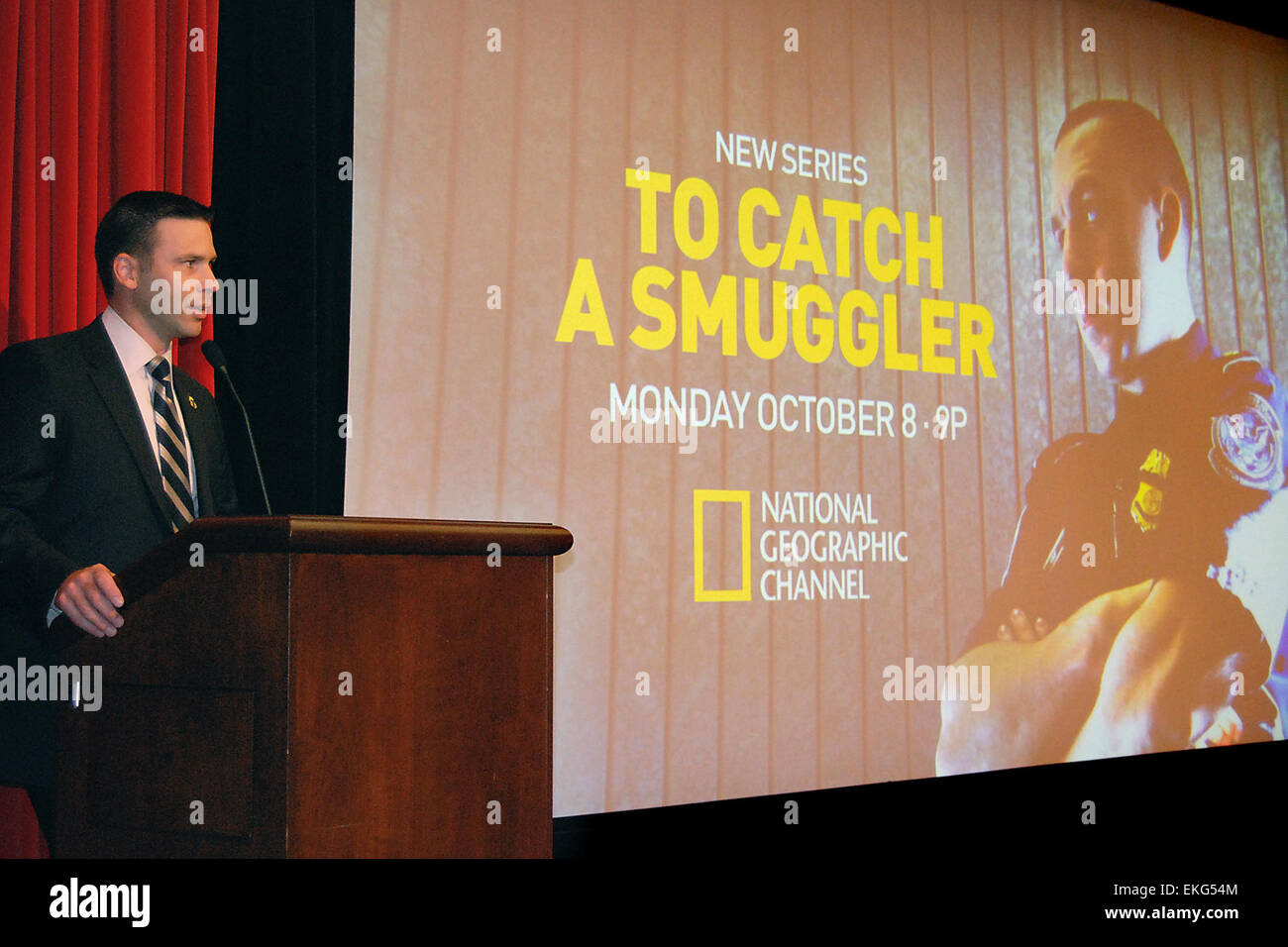 Airport u s customs agents hi-res stock photography and images - Alamy