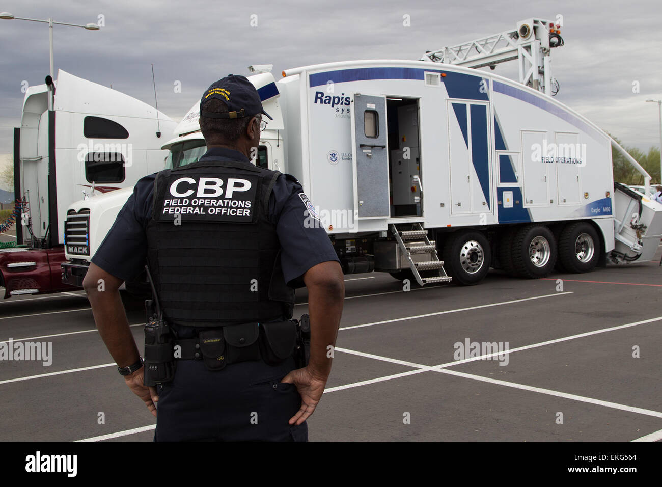 Non intrusive inspection vehicle hi-res stock photography and images ...