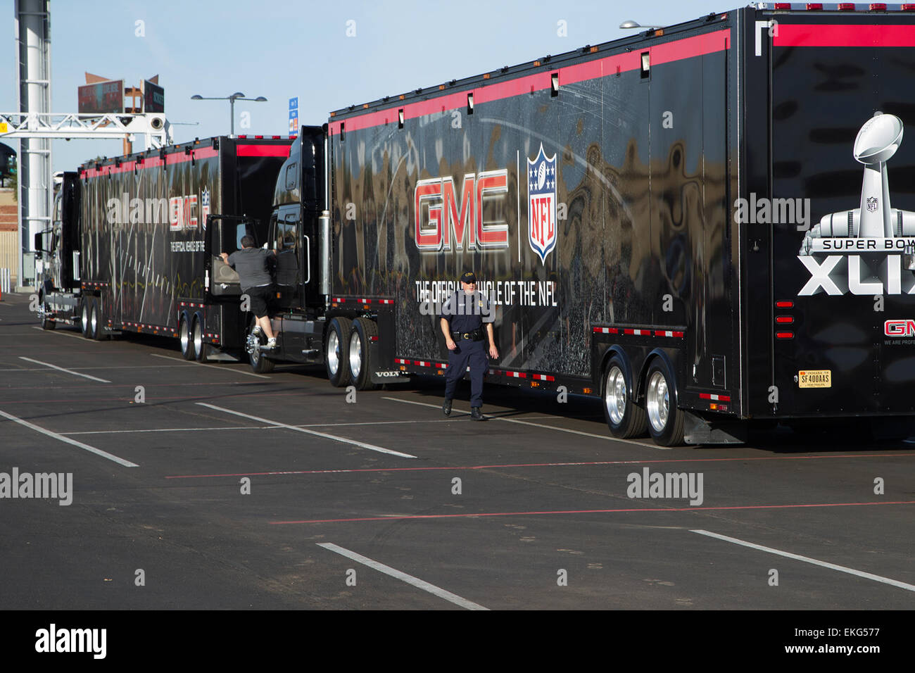 Non intrusive inspection vehicle hi-res stock photography and images ...
