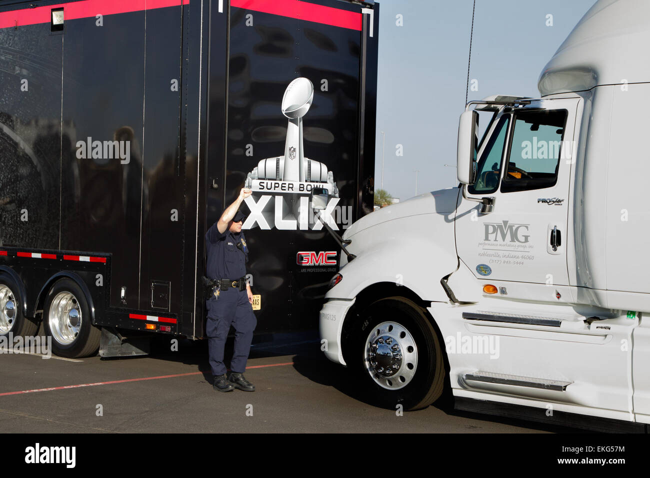 Non intrusive inspection vehicle hi-res stock photography and images ...