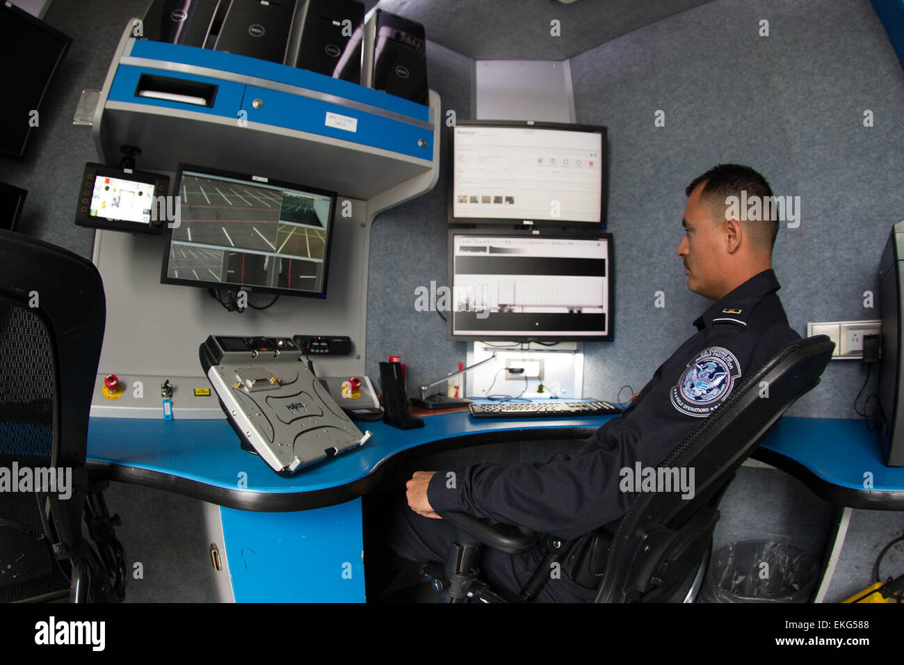 Non intrusive inspection vehicle hi-res stock photography and images ...