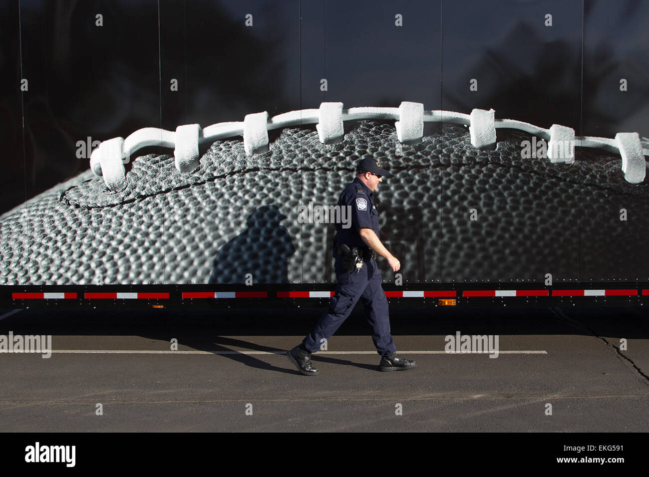 Non intrusive inspection vehicle hi-res stock photography and images ...
