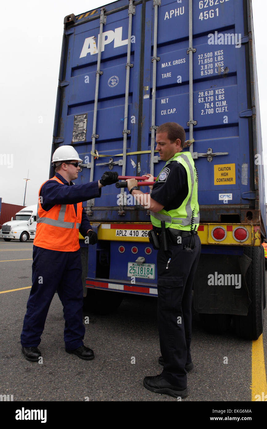 Us customs inspections hi-res stock photography and images - Alamy