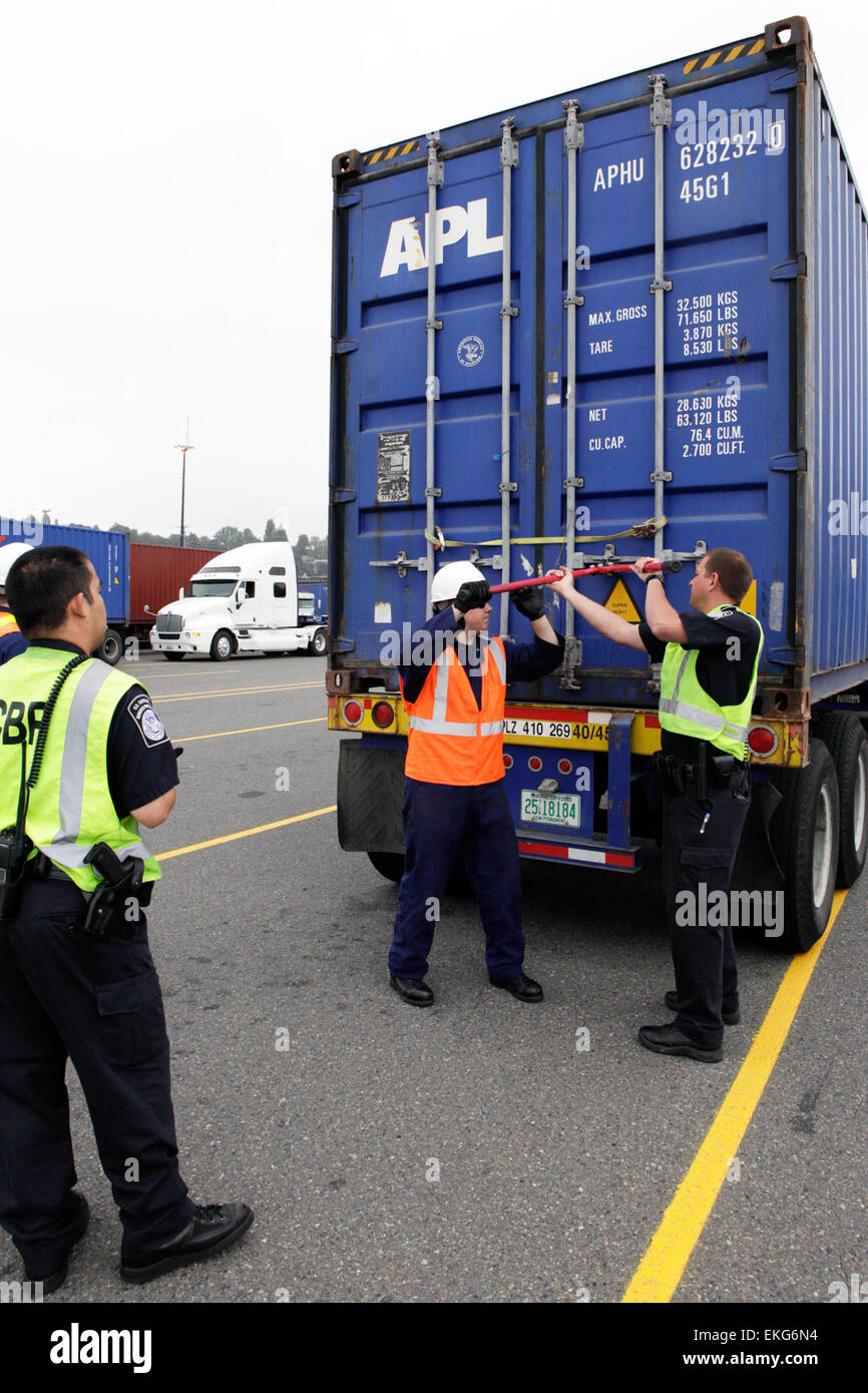 Field officers with U.S. Customs and Border Protection inspect vehicles ...
