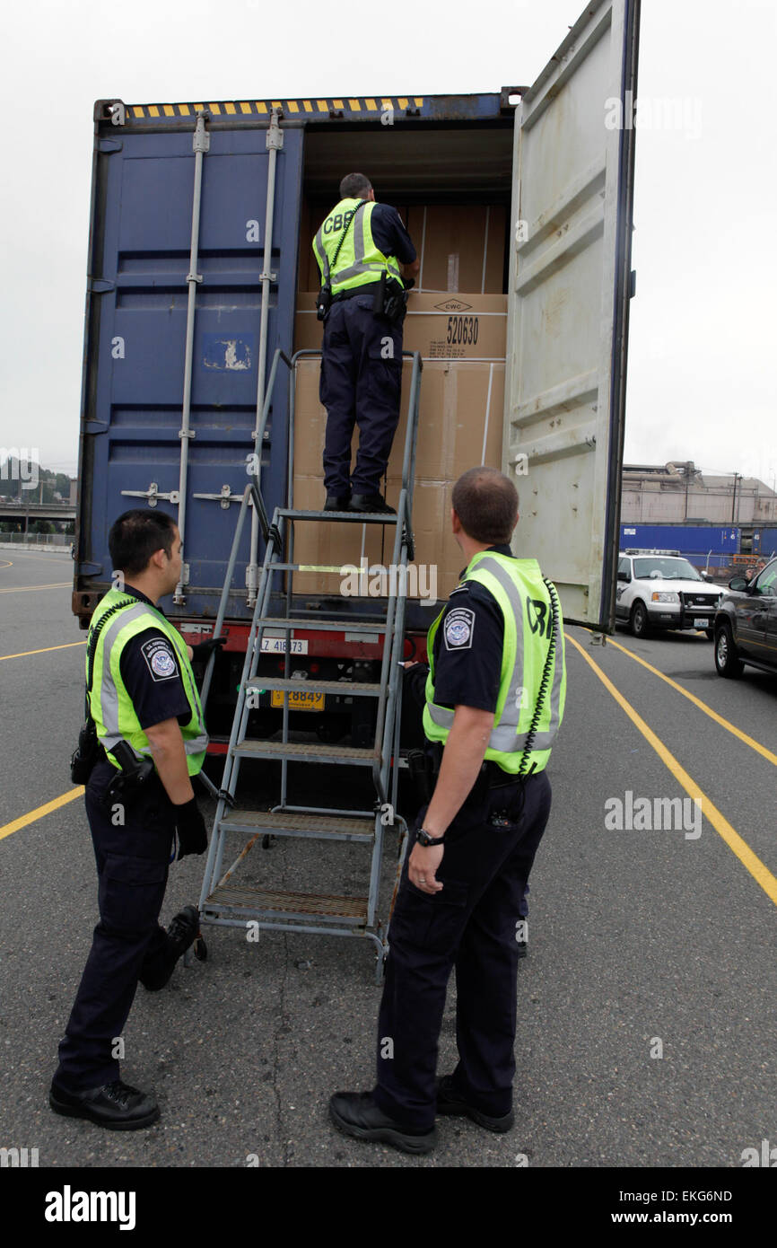 US Customs and Border Protection Field Officers conduct inspection of ...