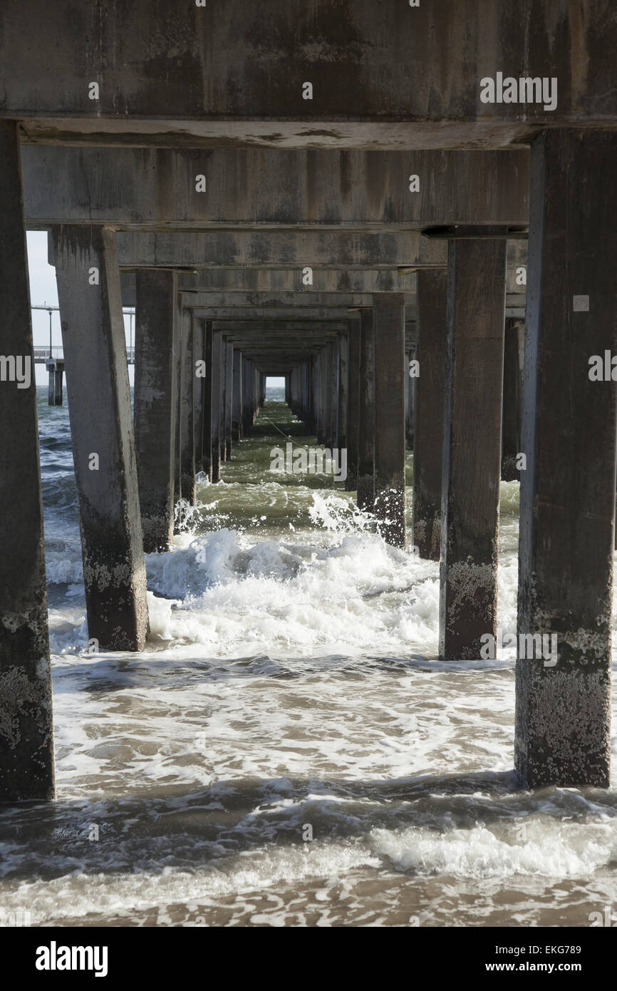 Pilings in the water hi-res stock photography and images - Alamy