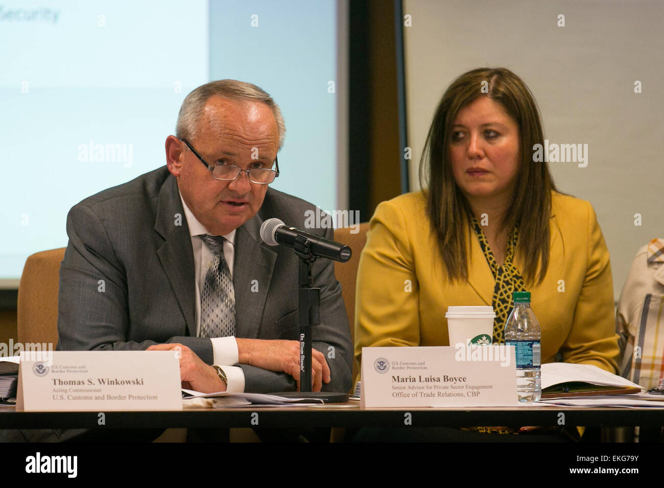 Public private sector collaboration hi-res stock photography and images ...