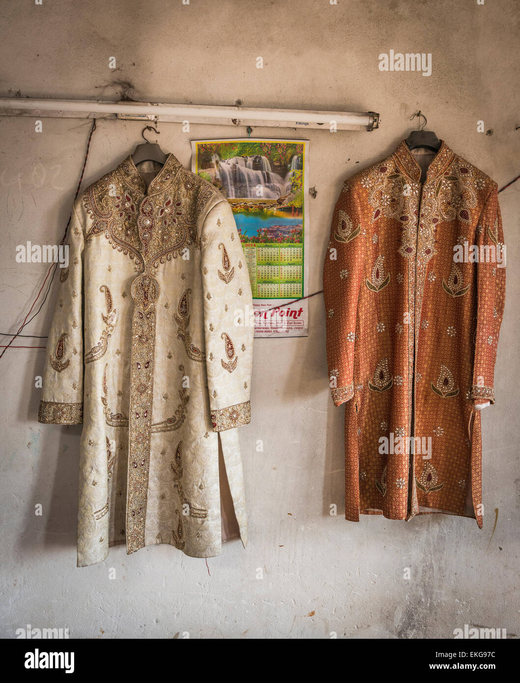 Traditional indian wedding clothes hi-res stock photography and images ...