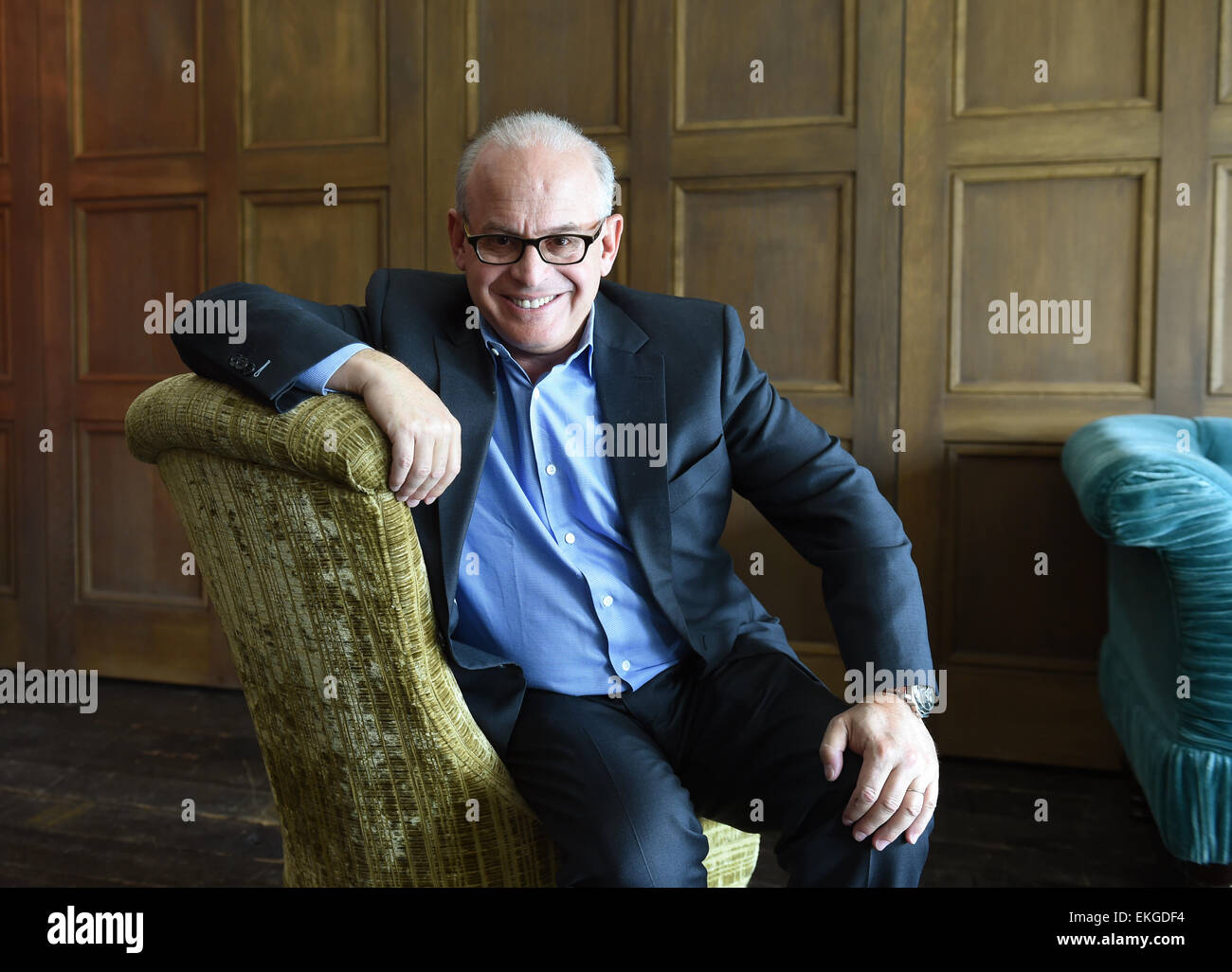 Warner bros tv distribution hi-res stock photography and images - Alamy