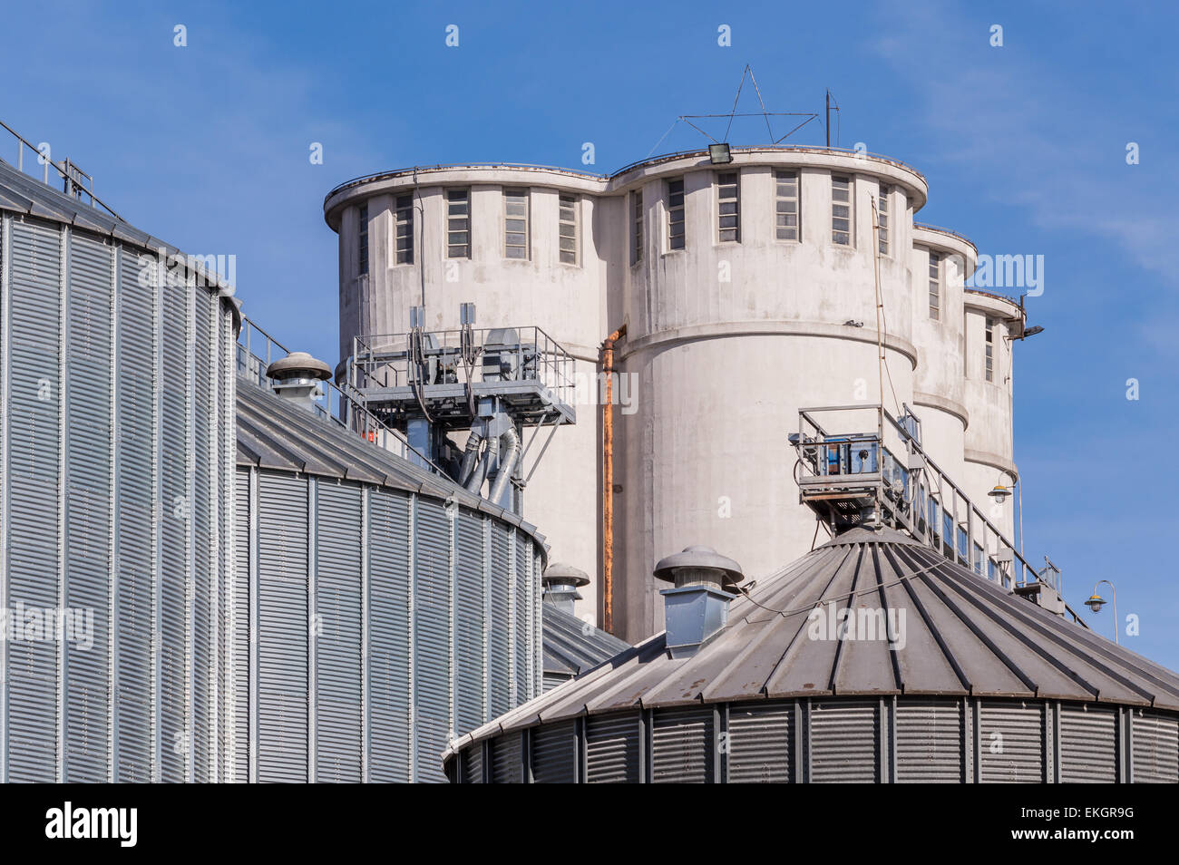 Storage facility cereals and production of biogas; silos and drying ...