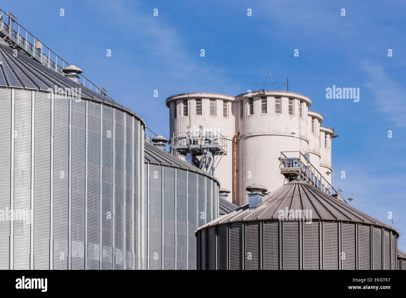 Storage facility cereals and production of biog as; silos and drying ...
