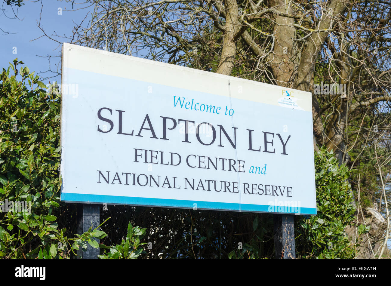 Slapton ley field centre hi-res stock photography and images - Alamy Slapton ley field centre hi-res stock photography and images - Alamy