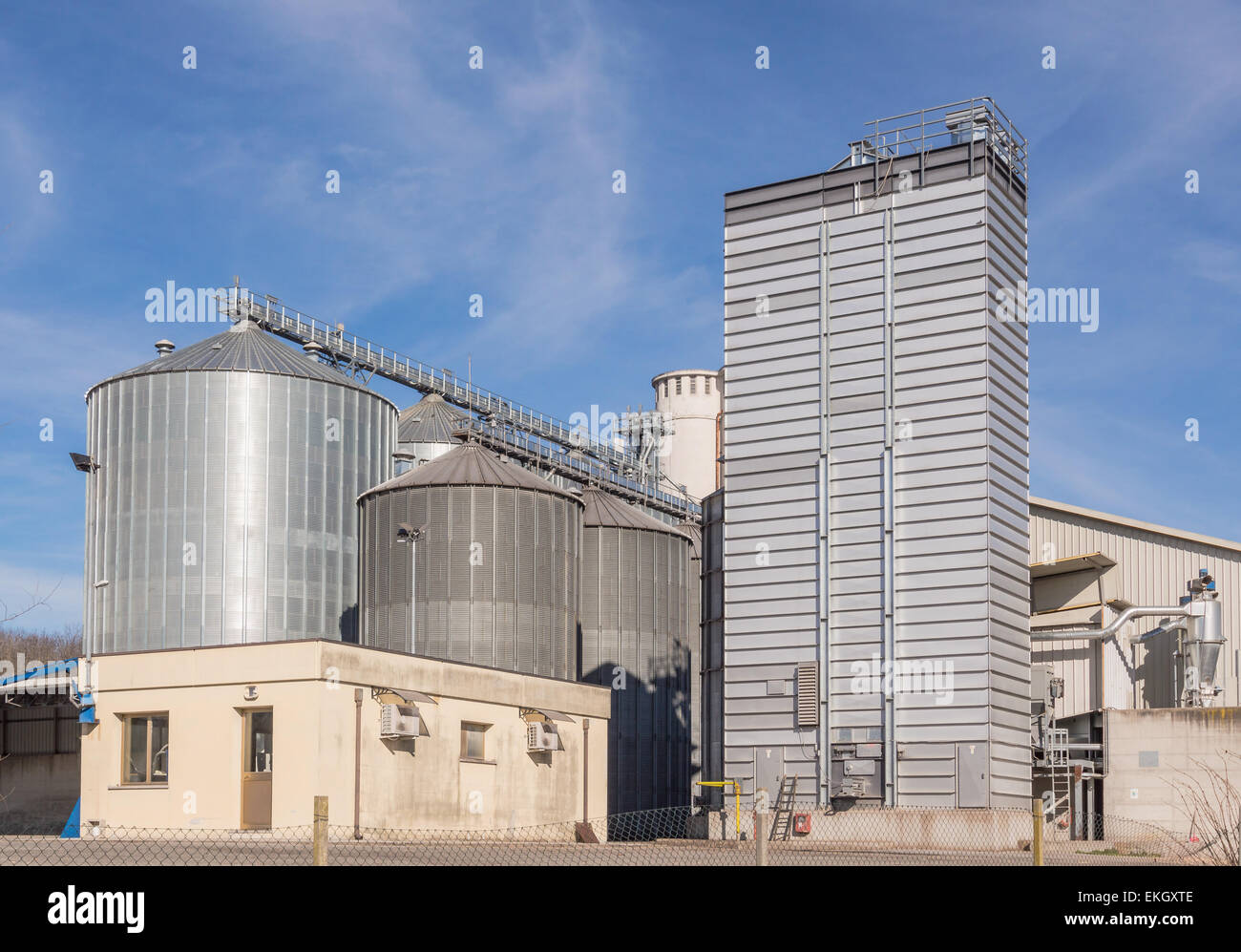 Storage facility cereals and production of biogas; silos and drying ...